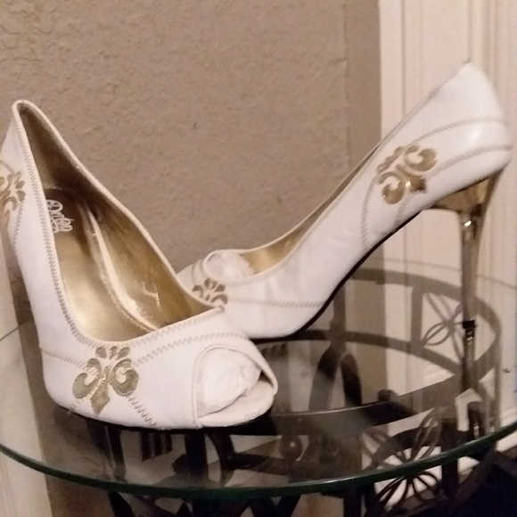 Dereon | Shoes | White Derion Stilettos | Poshmark